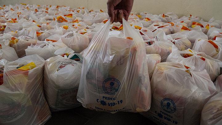 2000 Paket Sembako Disiapkan Untuk Pasien Covid-19 di Pekanbaru 2000 Paket Sembako Disiapkan Untuk Pasien Covid-19 di Pekanbaru